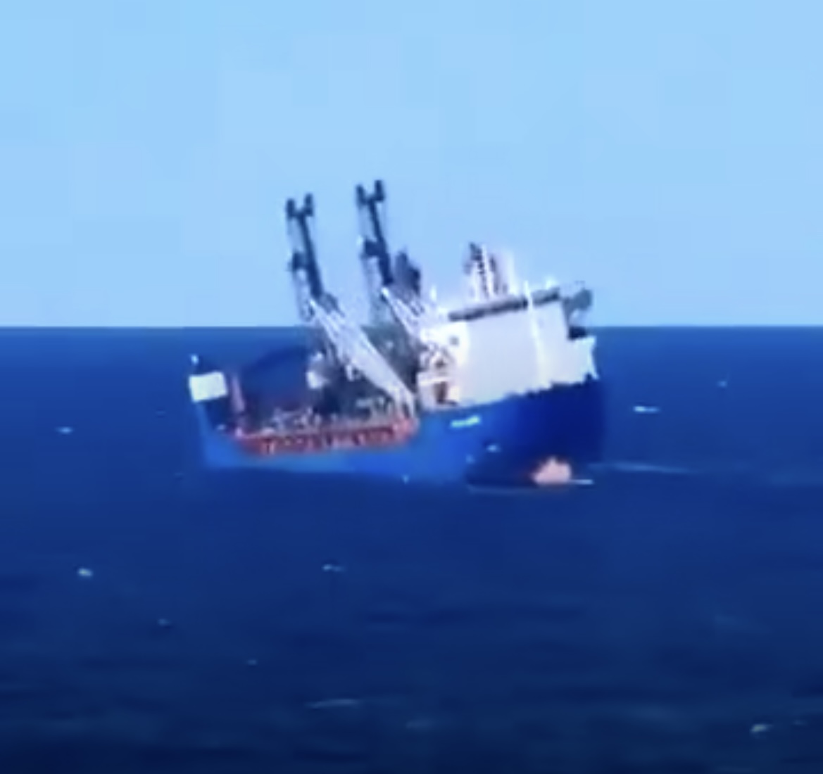 Russian Cargo Ship Sank in Mediterranean after Explosion 最新！俄罗斯货船突发爆炸后在地中海沉没！ | E-PORTS