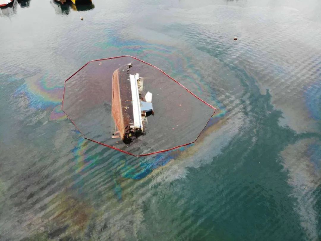 Fiji Ro-Ro Ship Sinks and Leaks Oil during Towage! Shipowner: Talk to ...